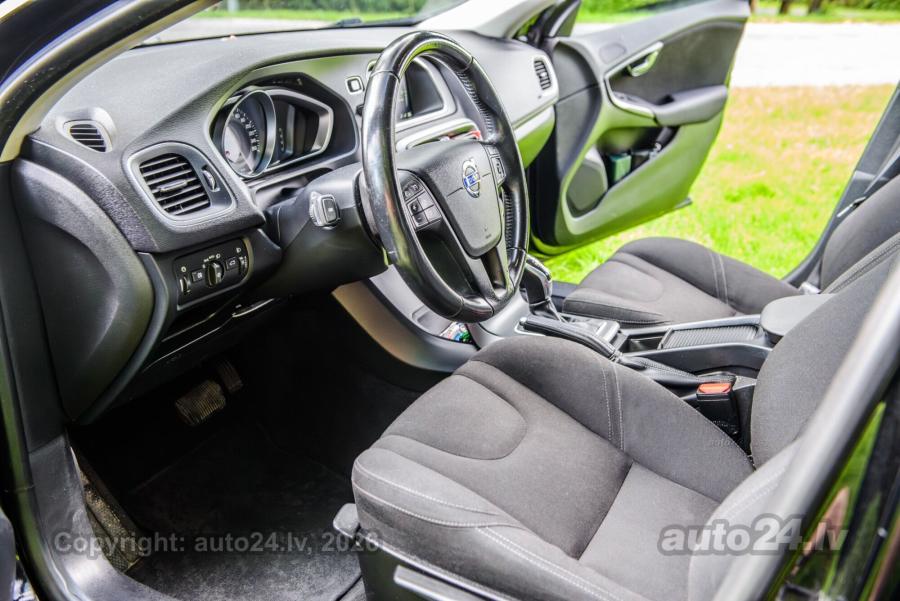 Melns Volvo V40 2015 Tallina, ar dzinēja tilpumu 2.00 L un nobraukumu 0 tūkst. km par 7900 €, foto 9 vietnē AUTOMOTO.COM.LV