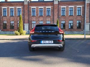 Melns Volvo V40 2016 Tallina, ar dzinēja tilpumu 2.00 L un nobraukumu 229 tūkst. km par 10000 €, foto 6 vietnē AUTOMOTO.COM.LV