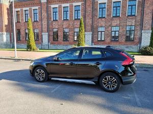 Melns Volvo V40 2016 Tallina, ar dzinēja tilpumu 2.00 L un nobraukumu 229 tūkst. km par 10000 €, foto 14 vietnē AUTOMOTO.COM.LV