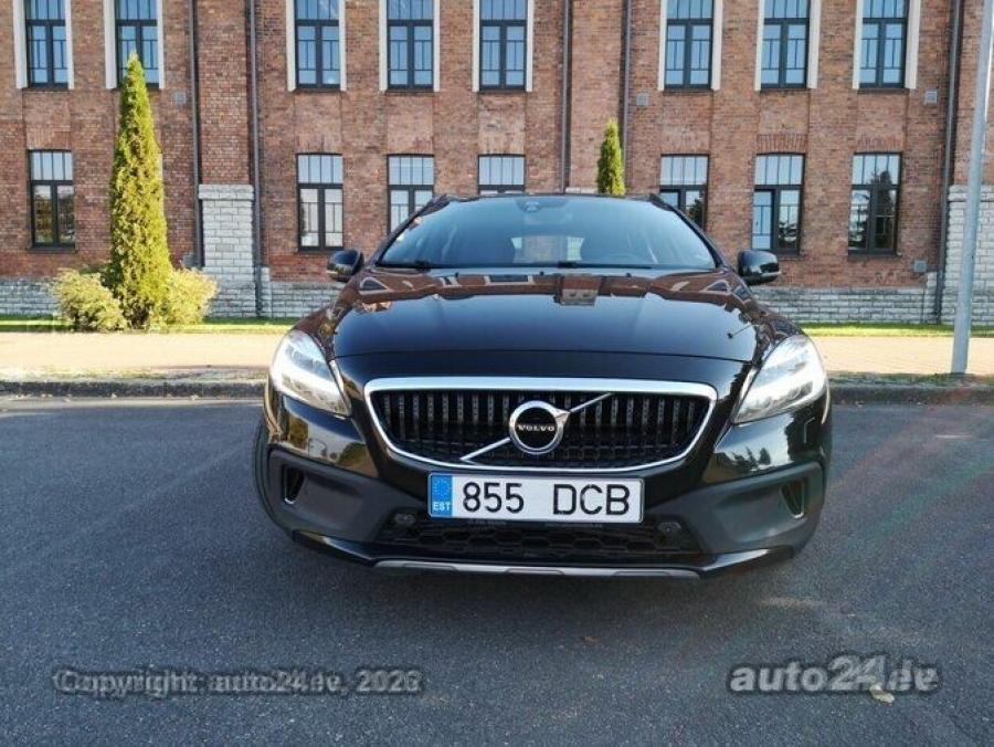 Black Volvo V40 2016 in Tallinn, with an engine capacity of 2.00 L and mileage of 230 thousand km for 9900 €, photo 3 on AUTOMOTO.COM.LV