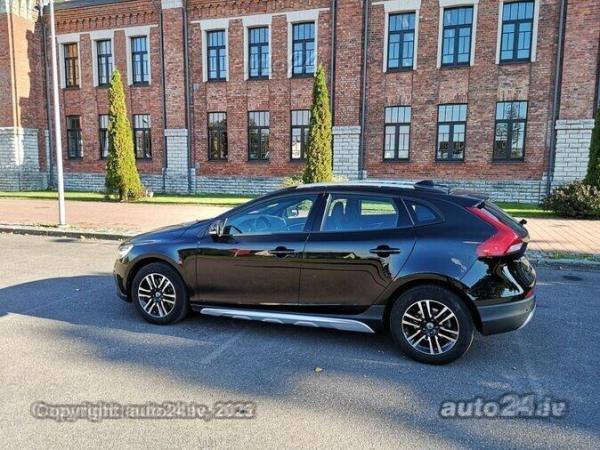Черный Вольво В40 2016 в Таллин, объемом двигателя 2.00 л и пробегом 230 тыс. км за 9900 €, фото 4 на AUTOMOTO.COM.LV