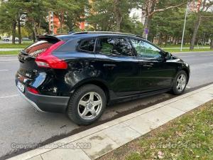 Black Volvo V40 2017 in Tallinn, with an engine capacity of 2.00 L and mileage of 121 thousand km for 14200 €, photo 3 on AUTOMOTO.COM.LV