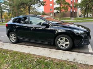 Black Volvo V40 2017 in Tallinn, with an engine capacity of 2.00 L and mileage of 121 thousand km for 14200 €, photo 4 on AUTOMOTO.COM.LV
