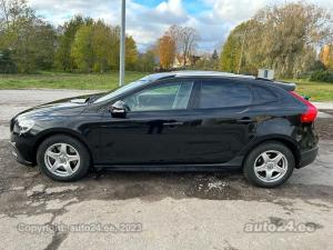 Black Volvo V40 2017 in Tallinn, with an engine capacity of 2.00 L and mileage of 121 thousand km for 14200 €, photo 10 on AUTOMOTO.COM.LV