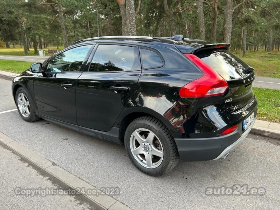Black Volvo V40 2017 in Tallinn, with an engine capacity of 2.00 L and mileage of 121 thousand km for 14200 €, photo 11 on AUTOMOTO.COM.LV