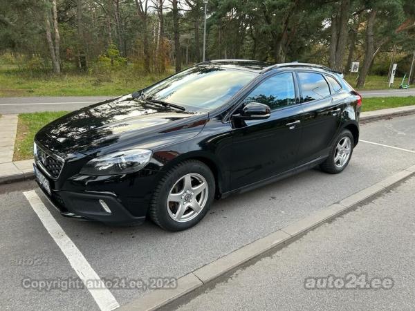 Black Volvo V40 2017 in Tallinn, with an engine capacity of 2.00 L and mileage of 121 thousand km for 14200 €, photo 8 on AUTOMOTO.COM.LV
