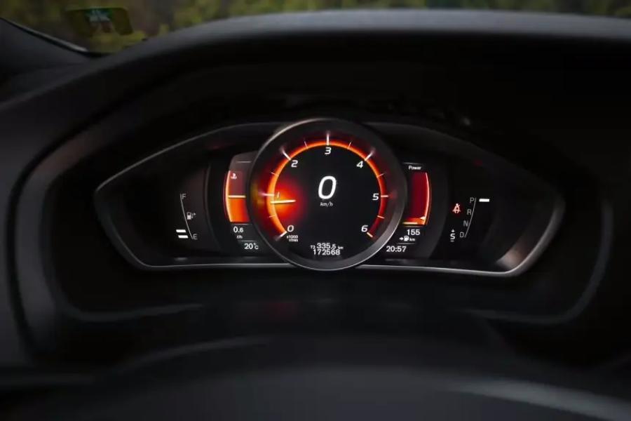 Черный Вольво В40 2018 в Елгава, объемом двигателя 2.00 л и пробегом 173 тыс. км за 16300 €, фото 16 на AUTOMOTO.COM.LV