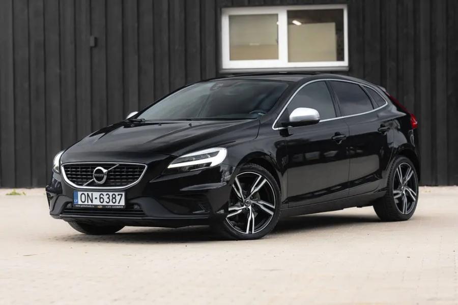 Melns Volvo V40 2018 Jelgava, ar dzinēja tilpumu 2.00 L un nobraukumu 174 tūkst. km par 15900 €, foto 1 vietnē AUTOMOTO.COM.LV