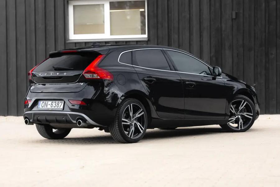 Melns Volvo V40 2018 Jelgava, ar dzinēja tilpumu 2.00 L un nobraukumu 174 tūkst. km par 15900 €, foto 6 vietnē AUTOMOTO.COM.LV