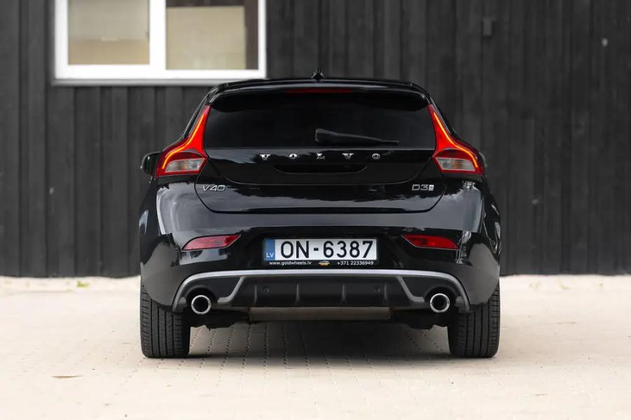 Melns Volvo V40 2018 Jelgava, ar dzinēja tilpumu 2.00 L un nobraukumu 174 tūkst. km par 15900 €, foto 7 vietnē AUTOMOTO.COM.LV