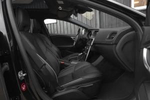 Melns Volvo V40 2018 Jelgava, ar dzinēja tilpumu 2.00 L un nobraukumu 174 tūkst. km par 15900 €, foto 10 vietnē AUTOMOTO.COM.LV