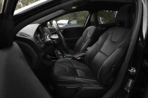Melns Volvo V40 2018 Jelgava, ar dzinēja tilpumu 2.00 L un nobraukumu 174 tūkst. km par 15900 €, foto 16 vietnē AUTOMOTO.COM.LV