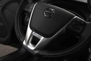 Melns Volvo V40 2018 Jelgava, ar dzinēja tilpumu 2.00 L un nobraukumu 174 tūkst. km par 15900 €, foto 20 vietnē AUTOMOTO.COM.LV
