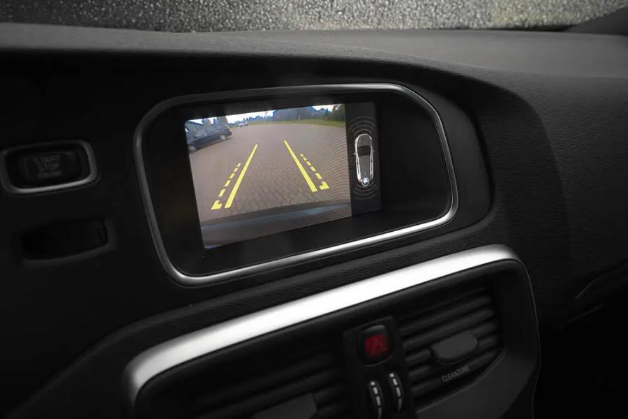 Melns Volvo V40 2018 Jelgava, ar dzinēja tilpumu 2.00 L un nobraukumu 174 tūkst. km par 15900 €, foto 22 vietnē AUTOMOTO.COM.LV