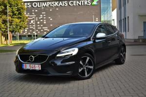 Melns Volvo V40 2019 Jelgava, ar dzinēja tilpumu 2.00 L un nobraukumu 125 tūkst. km par 13200 €, foto  vietnē AUTOMOTO.COM.LV