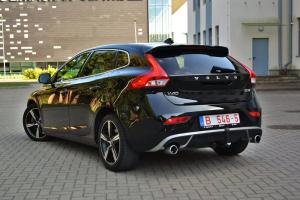 Melns Volvo V40 2019 Jelgava, ar dzinēja tilpumu 2.00 L un nobraukumu 125 tūkst. km par 13200 €, foto 5 vietnē AUTOMOTO.COM.LV