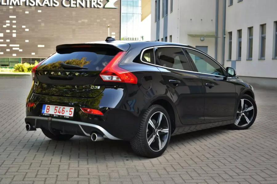 Melns Volvo V40 2019 Jelgava, ar dzinēja tilpumu 2.00 L un nobraukumu 125 tūkst. km par 13200 €, foto 6 vietnē AUTOMOTO.COM.LV
