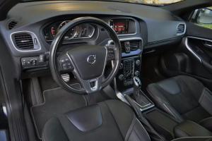 Melns Volvo V40 2019 Jelgava, ar dzinēja tilpumu 2.00 L un nobraukumu 125 tūkst. km par 13200 €, foto 8 vietnē AUTOMOTO.COM.LV