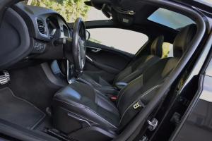 Melns Volvo V40 2019 Jelgava, ar dzinēja tilpumu 2.00 L un nobraukumu 125 tūkst. km par 13200 €, foto 9 vietnē AUTOMOTO.COM.LV