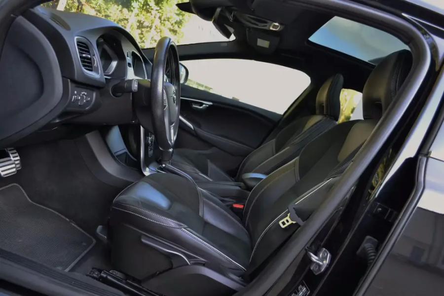 Melns Volvo V40 2019 Jelgava, ar dzinēja tilpumu 2.00 L un nobraukumu 125 tūkst. km par 13200 €, foto 9 vietnē AUTOMOTO.COM.LV