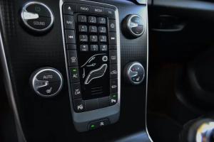 Melns Volvo V40 2019 Jelgava, ar dzinēja tilpumu 2.00 L un nobraukumu 125 tūkst. km par 13200 €, foto 10 vietnē AUTOMOTO.COM.LV