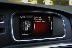 Melns Volvo V40 2019 Jelgava, ar dzinēja tilpumu 2.00 L un nobraukumu 125 tūkst. km par 13200 €, foto 14 vietnē AUTOMOTO.COM.LV