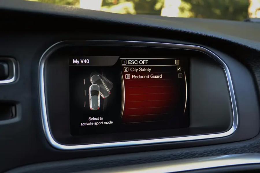 Melns Volvo V40 2019 Jelgava, ar dzinēja tilpumu 2.00 L un nobraukumu 125 tūkst. km par 13200 €, foto 14 vietnē AUTOMOTO.COM.LV