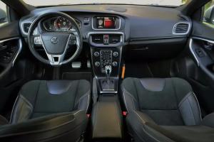 Melns Volvo V40 2019 Jelgava, ar dzinēja tilpumu 2.00 L un nobraukumu 125 tūkst. km par 13200 €, foto 16 vietnē AUTOMOTO.COM.LV
