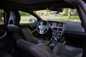 Melns Volvo V40 2019 Jelgava, ar dzinēja tilpumu 2.00 L un nobraukumu 125 tūkst. km par 13200 €, foto 18 vietnē AUTOMOTO.COM.LV