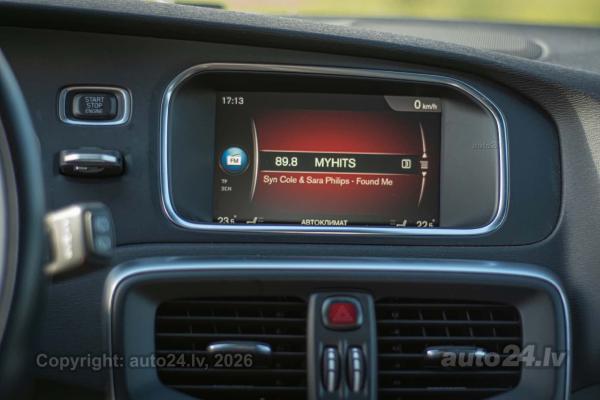 Black Volvo V40 2020 in Tallinn, with an engine capacity of 2.00 L and mileage of 188 thousand km for 16999 €, photo 9 on AUTOMOTO.COM.LV