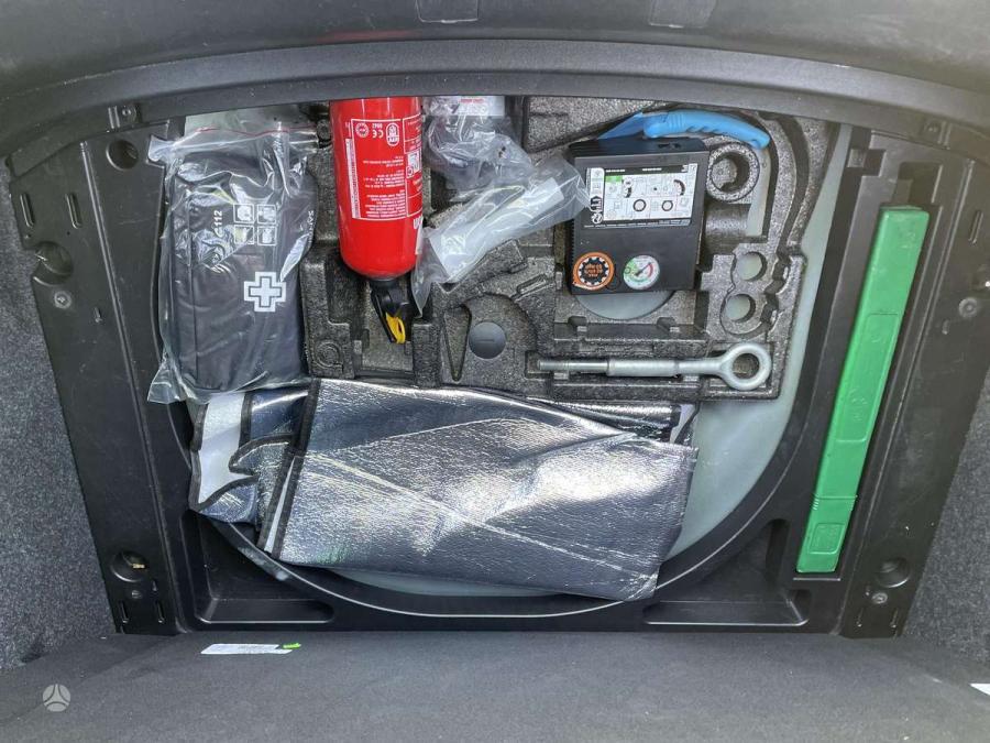 Zils Volvo V40 2016 Kauņa, ar dzinēja tilpumu 1.97 L un nobraukumu 39 tūkst. km par 8800 €, foto 13 vietnē AUTOMOTO.COM.LV