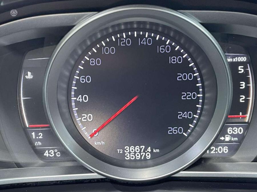 Zils Volvo V40 2016 Kauņa, ar dzinēja tilpumu 1.97 L un nobraukumu 39 tūkst. km par 8800 €, foto 14 vietnē AUTOMOTO.COM.LV