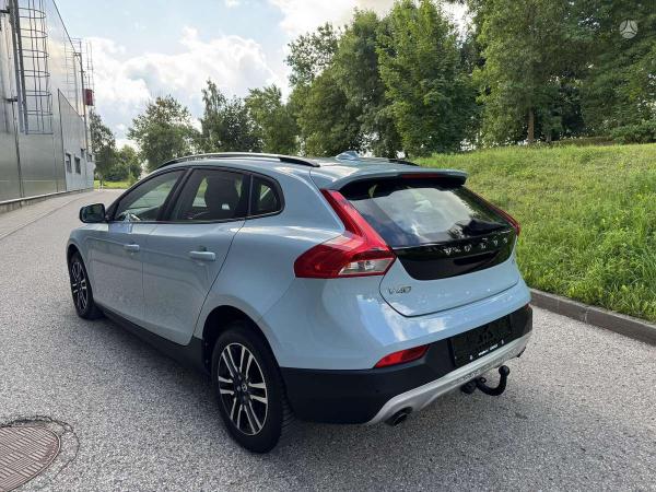 Zils Volvo V40 2017 Alīta, ar dzinēja tilpumu 2.00 L un nobraukumu 267 tūkst. km par 10400 €, foto 3 vietnē AUTOMOTO.COM.LV