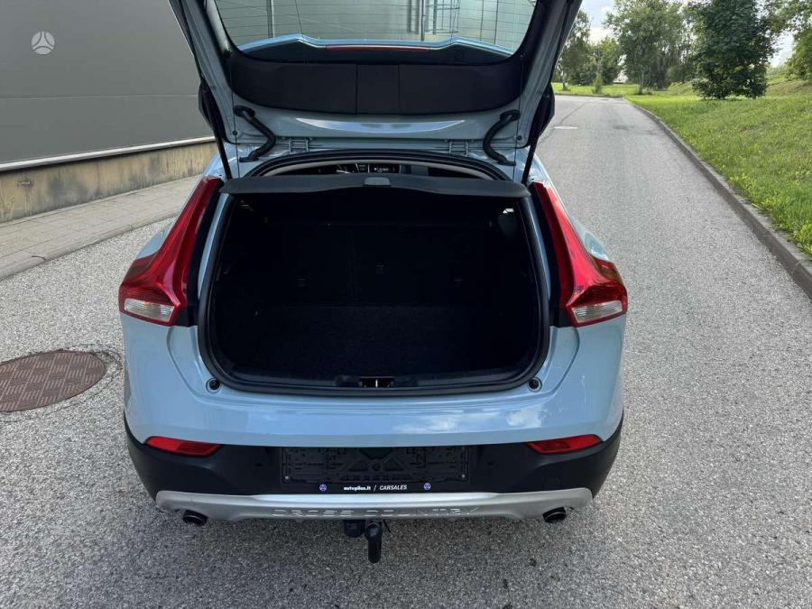 Zils Volvo V40 2017 Alīta, ar dzinēja tilpumu 2.00 L un nobraukumu 267 tūkst. km par 10400 €, foto 6 vietnē AUTOMOTO.COM.LV