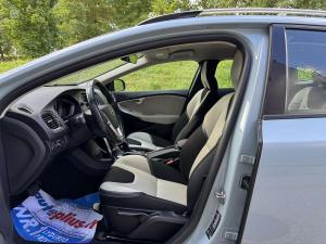 Zils Volvo V40 2017 Alīta, ar dzinēja tilpumu 2.00 L un nobraukumu 267 tūkst. km par 10400 €, foto 7 vietnē AUTOMOTO.COM.LV