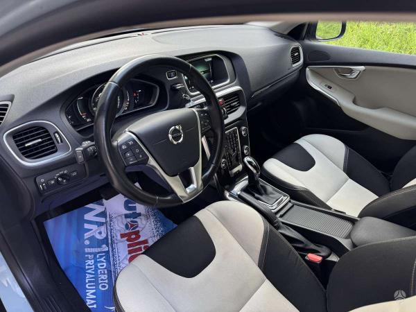 Zils Volvo V40 2017 Alīta, ar dzinēja tilpumu 2.00 L un nobraukumu 267 tūkst. km par 10400 €, foto 7 vietnē AUTOMOTO.COM.LV