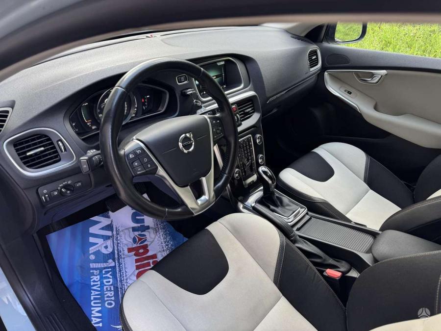 Zils Volvo V40 2017 Alīta, ar dzinēja tilpumu 2.00 L un nobraukumu 267 tūkst. km par 10400 €, foto 8 vietnē AUTOMOTO.COM.LV