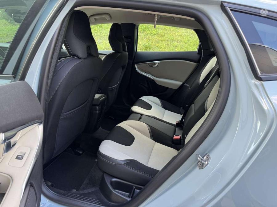 Zils Volvo V40 2017 Alīta, ar dzinēja tilpumu 2.00 L un nobraukumu 267 tūkst. km par 10400 €, foto 11 vietnē AUTOMOTO.COM.LV