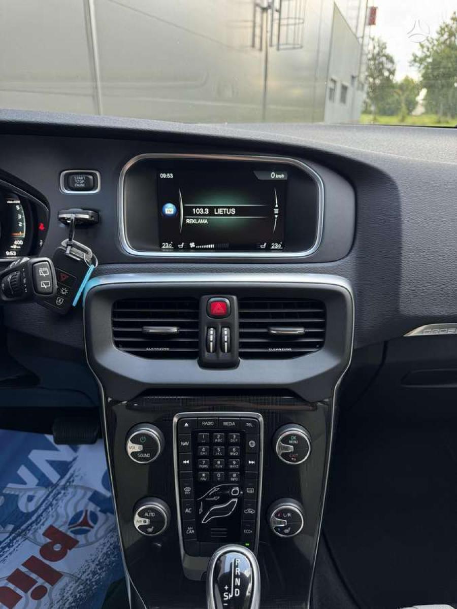 Zils Volvo V40 2017 Alīta, ar dzinēja tilpumu 2.00 L un nobraukumu 267 tūkst. km par 10400 €, foto 13 vietnē AUTOMOTO.COM.LV