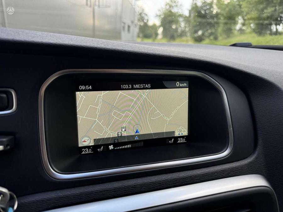 Zils Volvo V40 2017 Alīta, ar dzinēja tilpumu 2.00 L un nobraukumu 267 tūkst. km par 10400 €, foto 14 vietnē AUTOMOTO.COM.LV