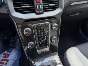 Zils Volvo V40 2017 Alīta, ar dzinēja tilpumu 2.00 L un nobraukumu 267 tūkst. km par 10400 €, foto 21 vietnē AUTOMOTO.COM.LV
