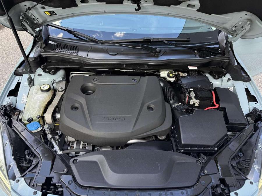 Zils Volvo V40 2017 Alīta, ar dzinēja tilpumu 2.00 L un nobraukumu 267 tūkst. km par 10400 €, foto 36 vietnē AUTOMOTO.COM.LV
