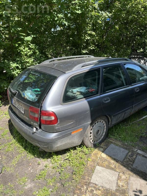 Blue Volvo V40 2003 in Riga, with an engine capacity of 1.90 L and mileage of 300 thousand km for 650 €, photo 1 on AUTOMOTO.COM.LV
