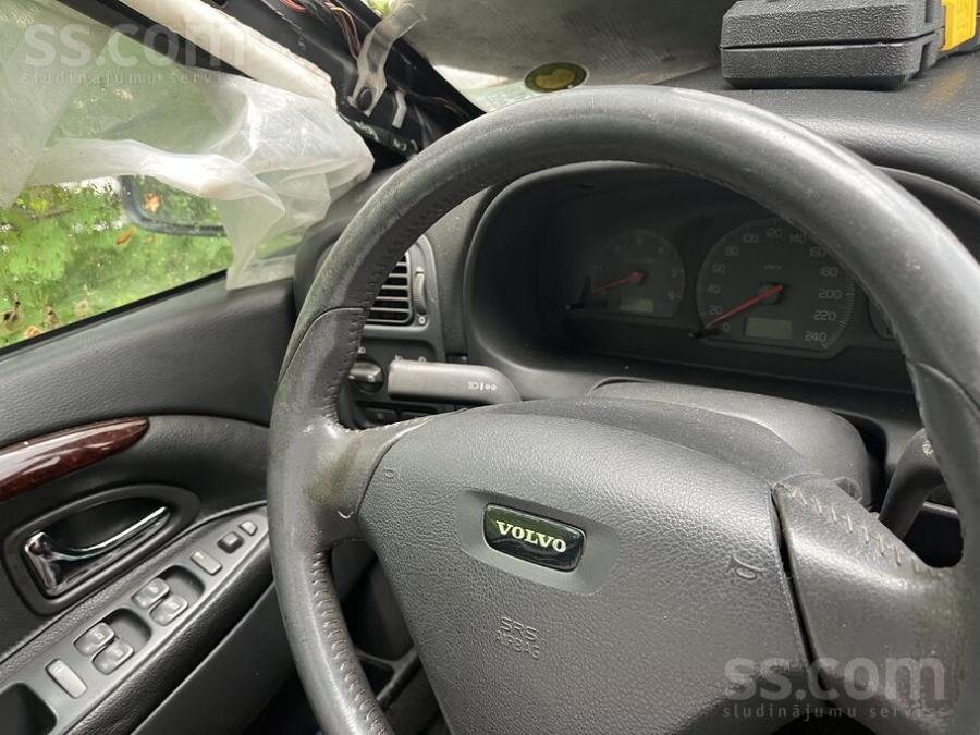 Zils Volvo V40 2003 Rīga, ar dzinēja tilpumu 1.90 L un nobraukumu 300 tūkst. km par 650 €, foto 10 vietnē AUTOMOTO.COM.LV