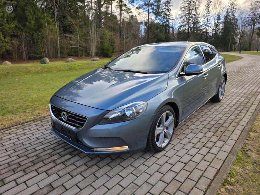 Blue Volvo V40 2012 in Telschi, with an engine capacity of 1.56 L and mileage of 278 thousand km for 5700 €, photo 1 on AUTOMOTO.COM.LV