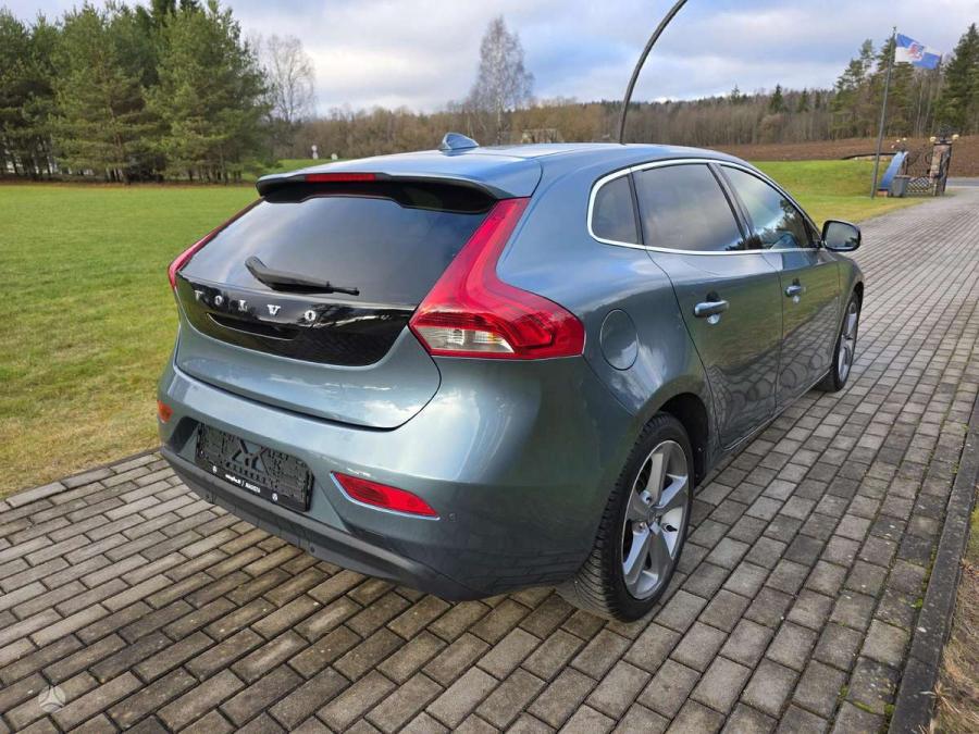 Blue Volvo V40 2012 in Telschi, with an engine capacity of 1.56 L and mileage of 278 thousand km for 5700 €, photo 3 on AUTOMOTO.COM.LV