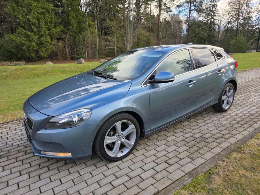 Blue Volvo V40 2012 in Telschi, with an engine capacity of 1.56 L and mileage of 278 thousand km for 5700 €, photo 7 on AUTOMOTO.COM.LV