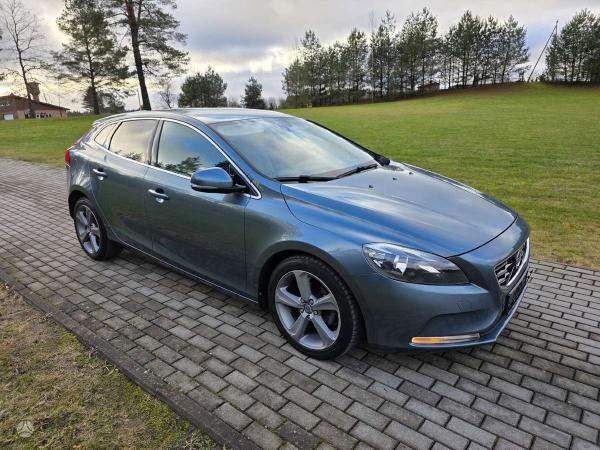 Zils Volvo V40 2012 Telšiai, ar dzinēja tilpumu 1.56 L un nobraukumu 278 tūkst. km par 5700 €, foto 8 vietnē AUTOMOTO.COM.LV