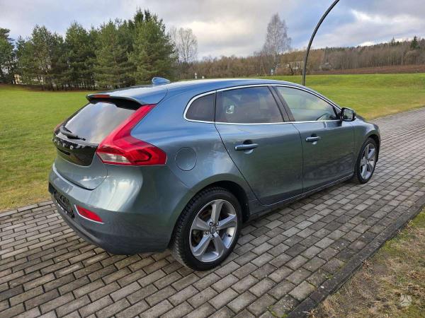 Zils Volvo V40 2012 Telšiai, ar dzinēja tilpumu 1.56 L un nobraukumu 278 tūkst. km par 5700 €, foto 9 vietnē AUTOMOTO.COM.LV
