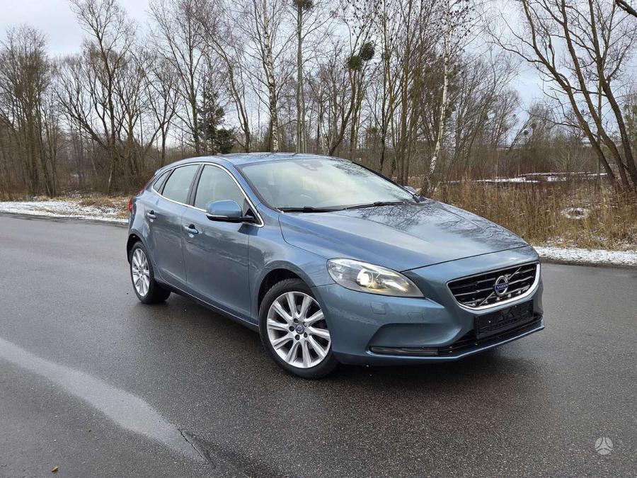Blue Volvo V40 2012 in Kaunas, with an engine capacity of 1.56 L and mileage of 282 thousand km for 5250 €, photo 2 on AUTOMOTO.COM.LV